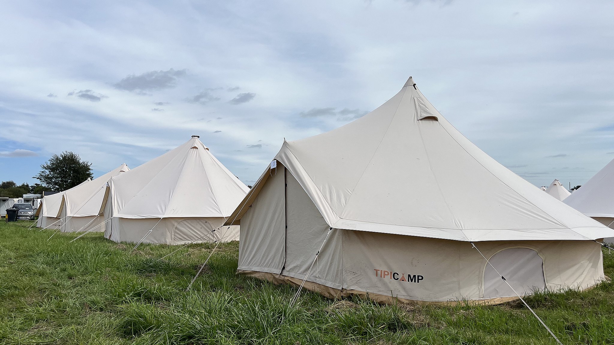 180 glampingtelte revet væk: - Det er jo ren luksus | TV SYD