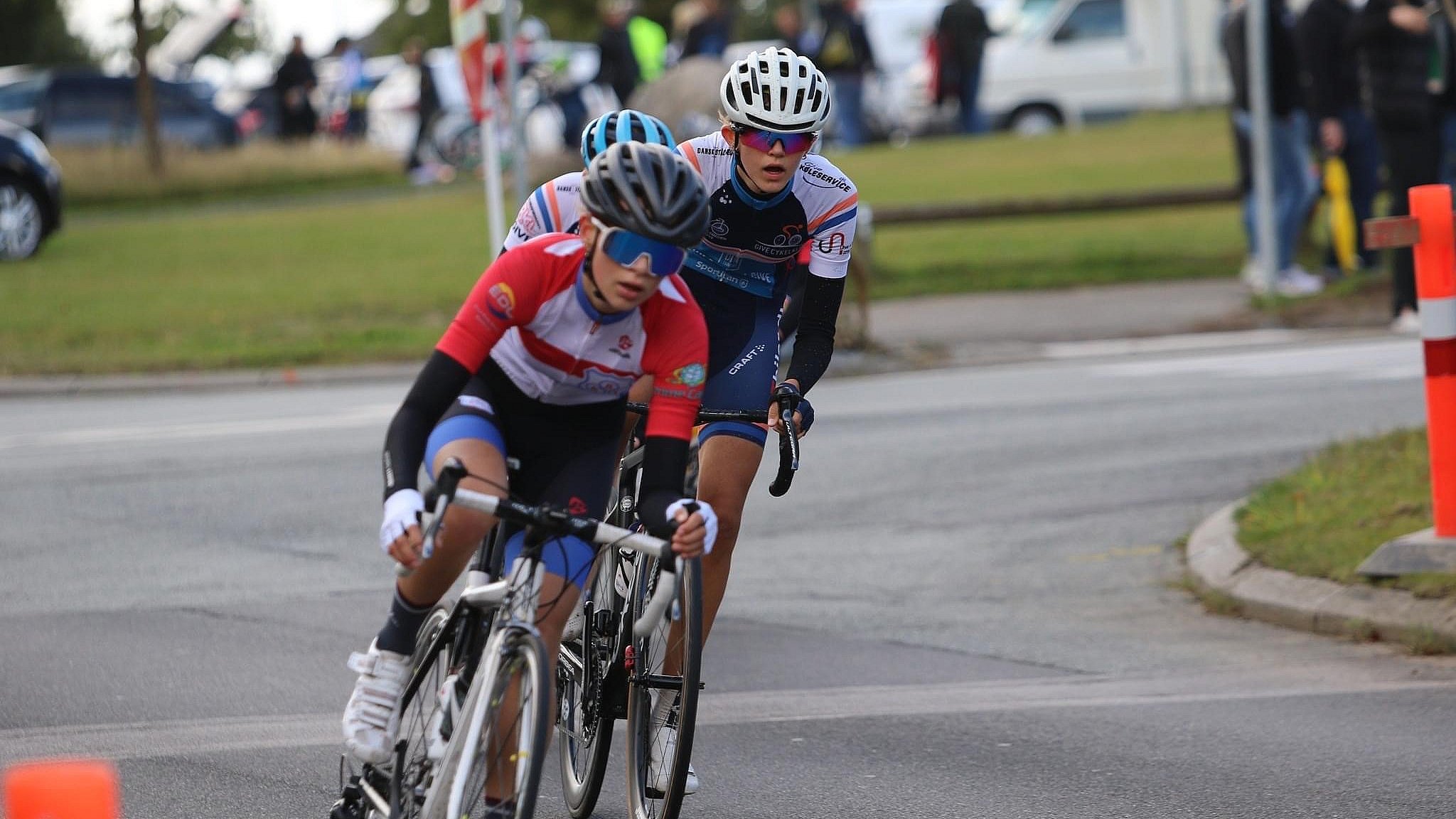 17-årig gymnasiepige drømmer om store ting på racercyklen | TV SYD